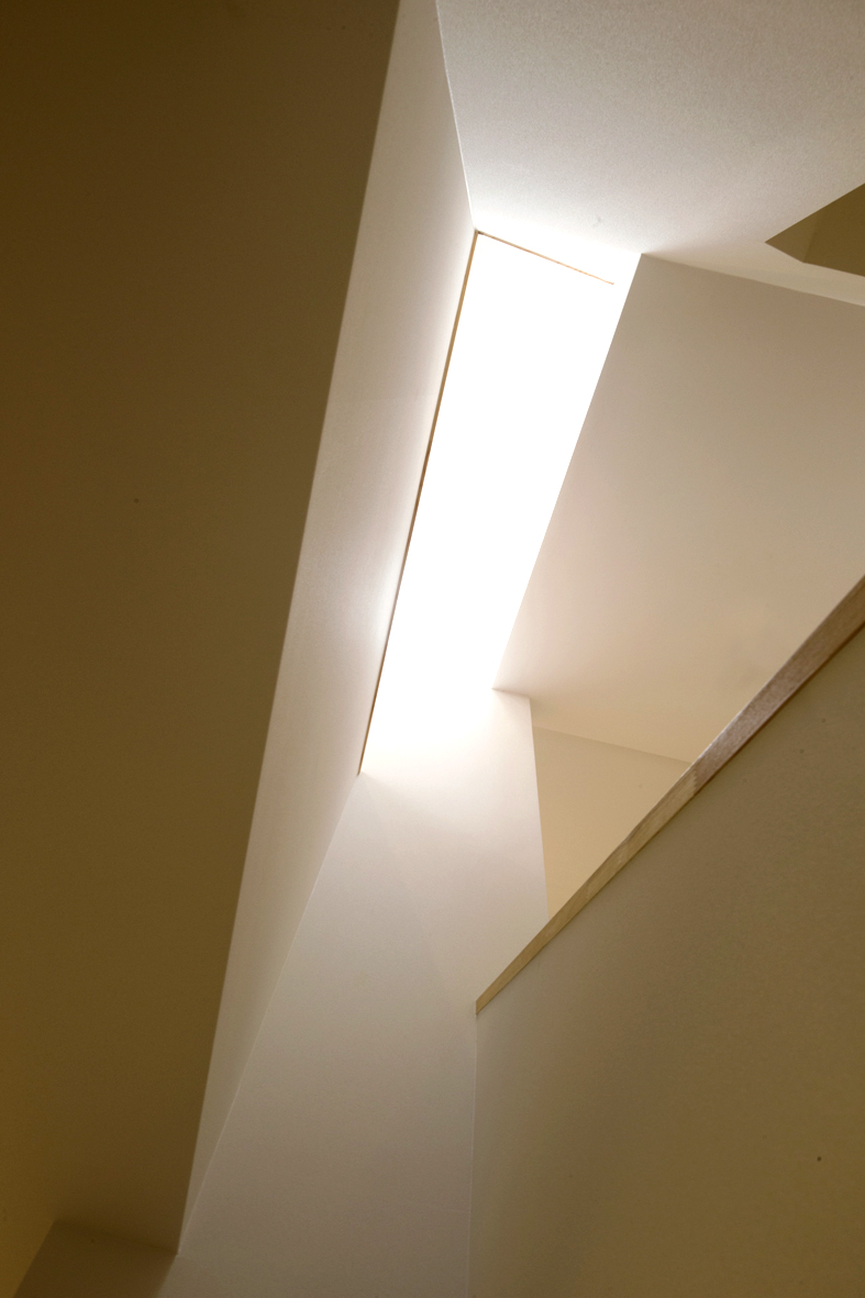 Light well House - Com Associates Co.,Ltd. Architect & Design office